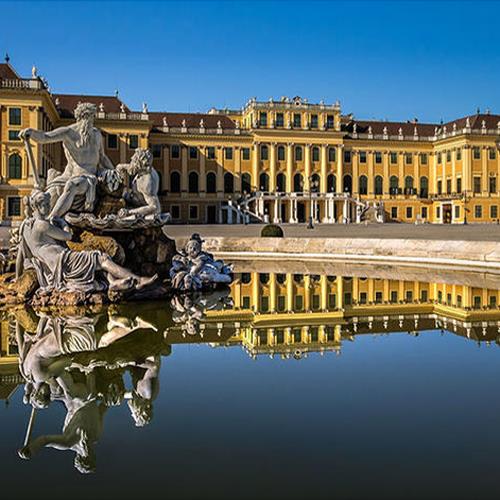 10 of the Most Famous Palaces in the World - Tripmasters Travel